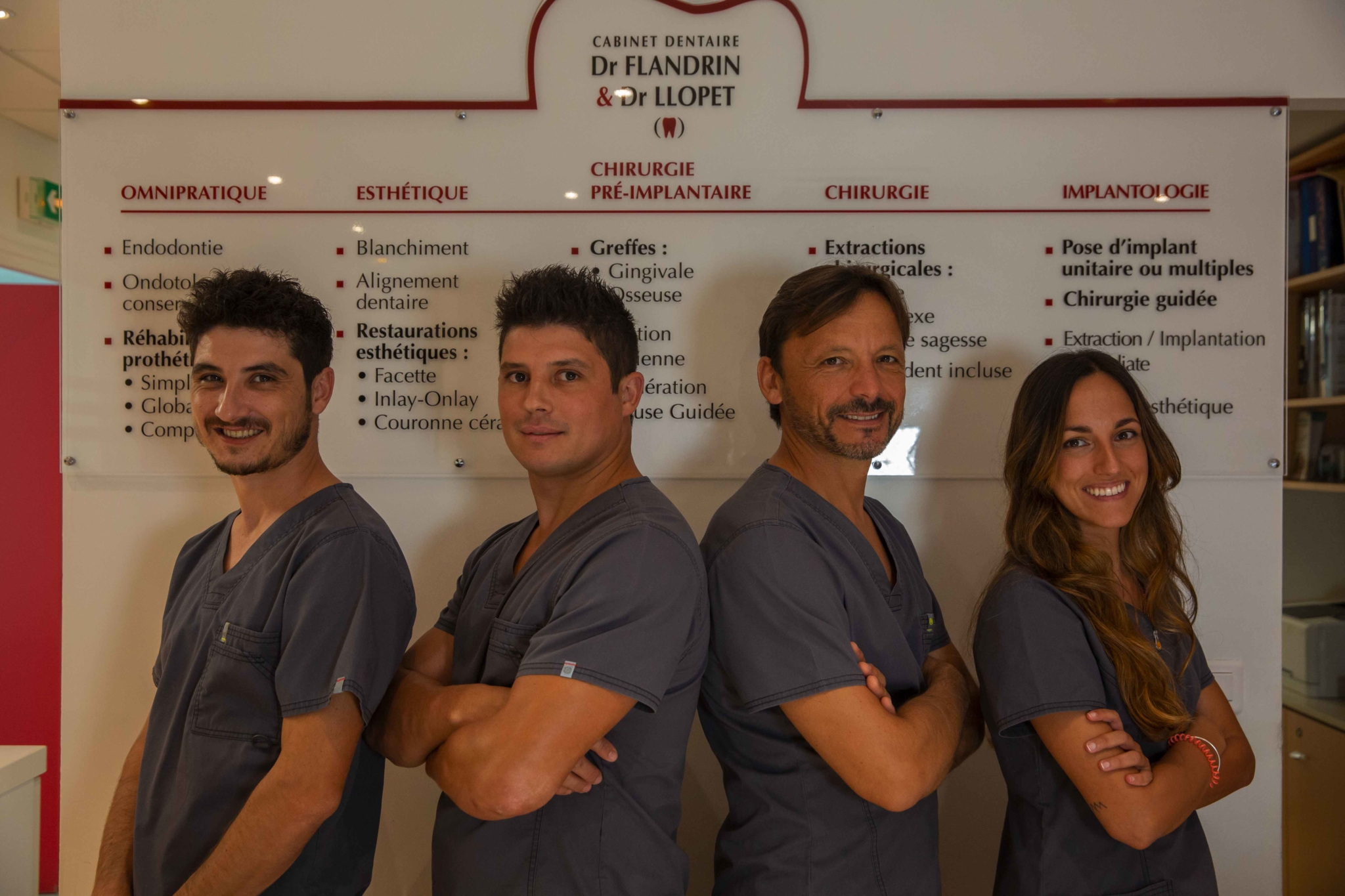 Chirurgiens dentistes : Esthétique Dentaire, Parodontologie, Implantologie.